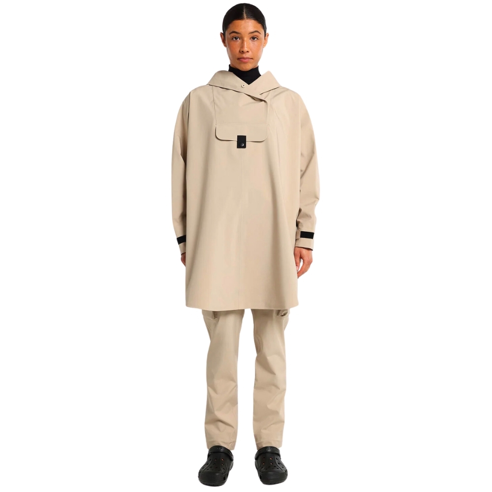 bergen poncho - beige | nuvel studio - Køb online!